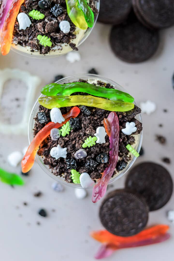 Halloween Dirt Cake Recipe with Gummy Worms - bits and bites