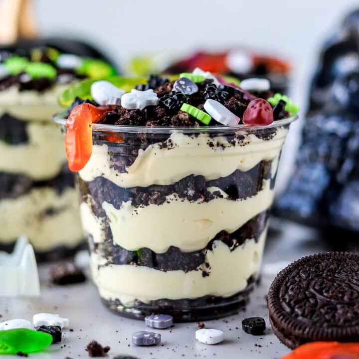 Halloween Dirt Cake Recipe with Gummy Worms - bits and bites