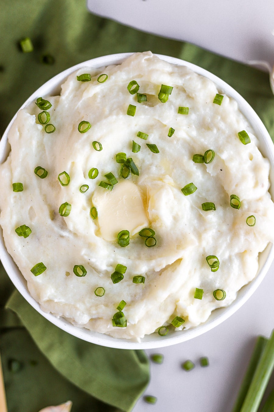 Garlic Whipped Mashed Potatoes - bits and bites