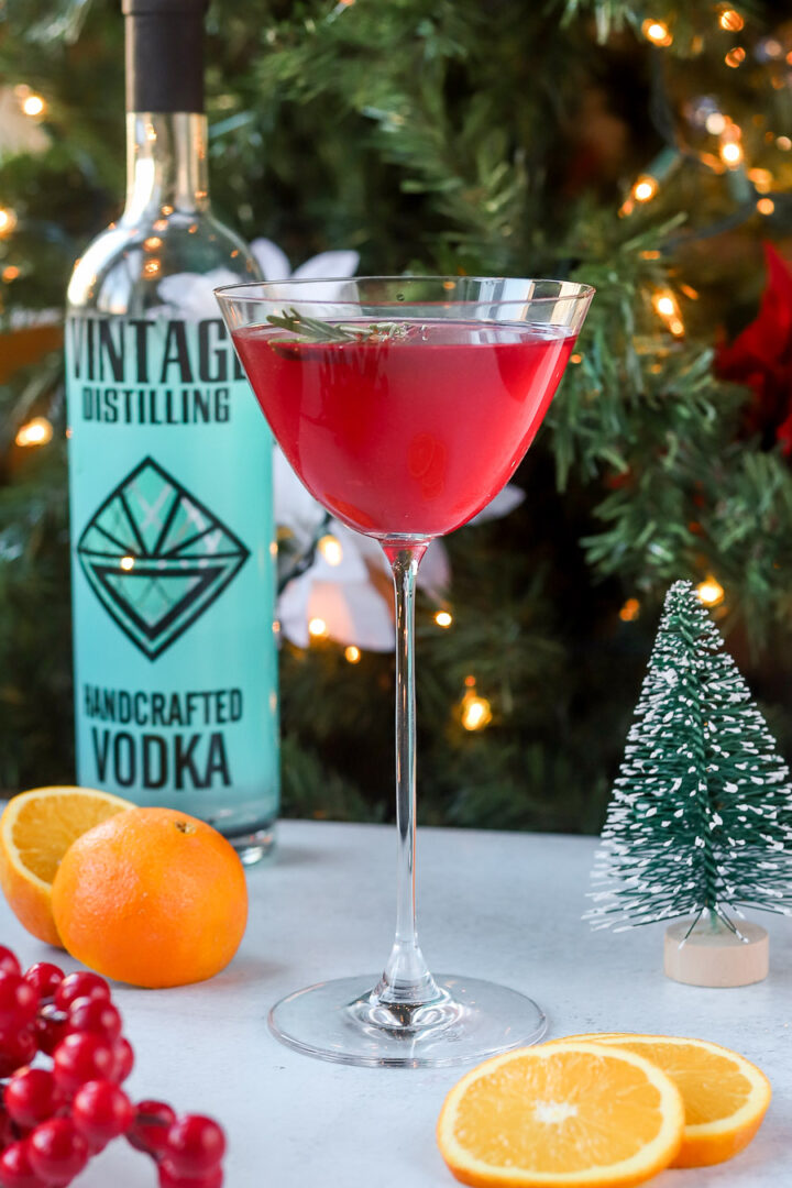 Festive Mistletoe Martini Cocktail with Vodka - bits + bites