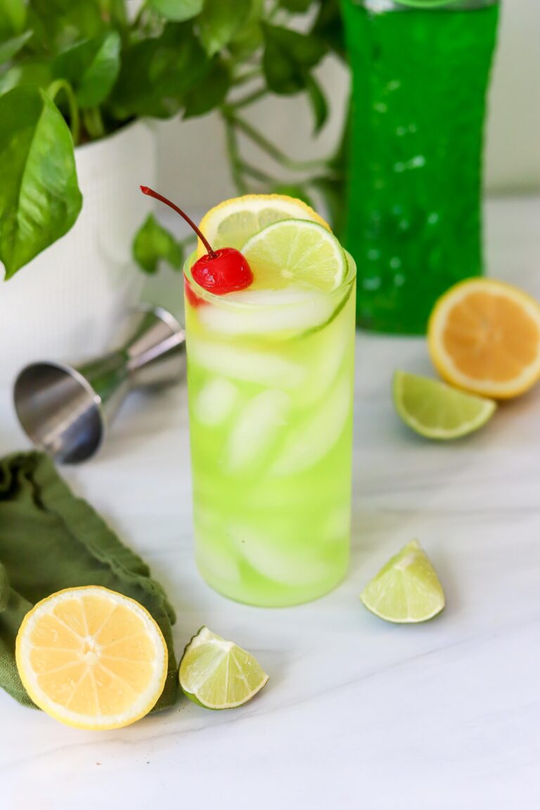 Midori Sour on the Rocks - bits and bites